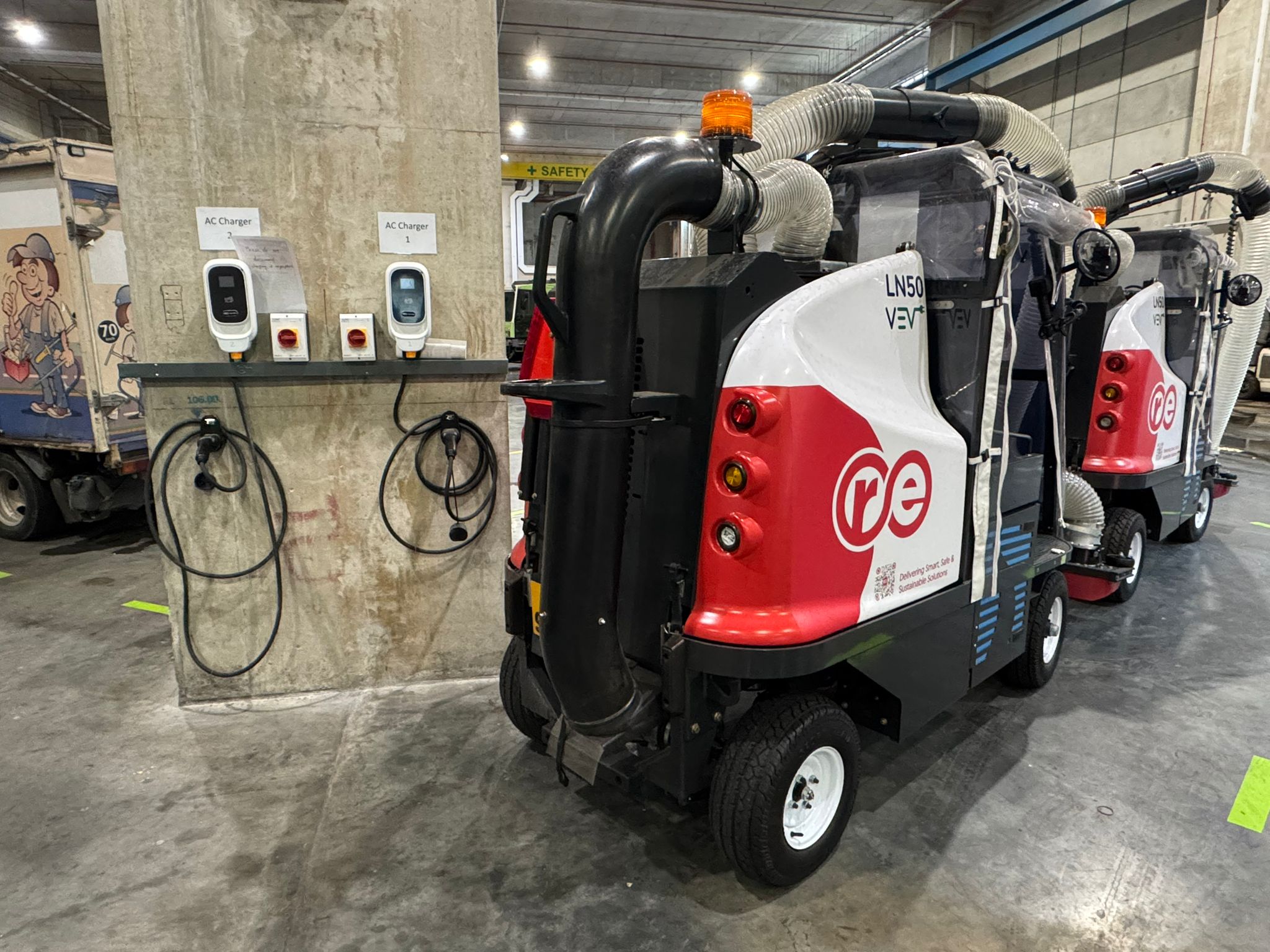 Singapore RE CleanTech – Electric-powered vehicle for street sweeping ...